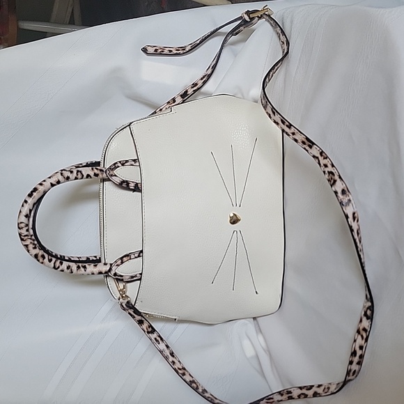 Collection XIIX | Bags | Collection Xiix Brand Kitty Cat Crossbody Bag ...